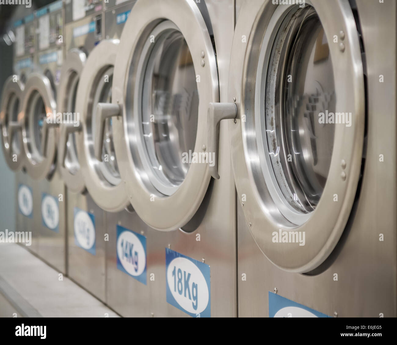 Laundrette hi-res stock photography and images - Alamy