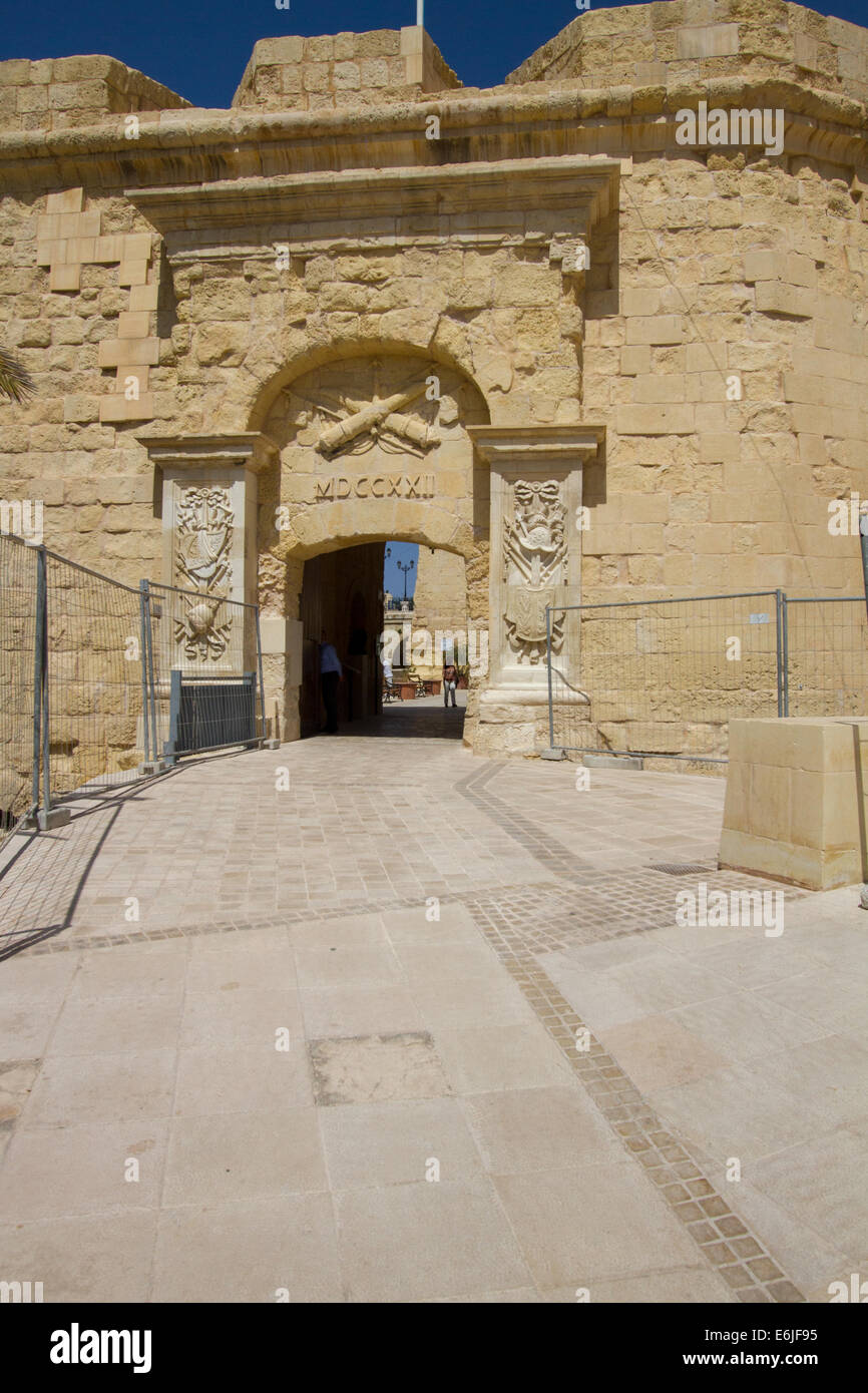 Birgu gate hi-res stock photography and images - Alamy