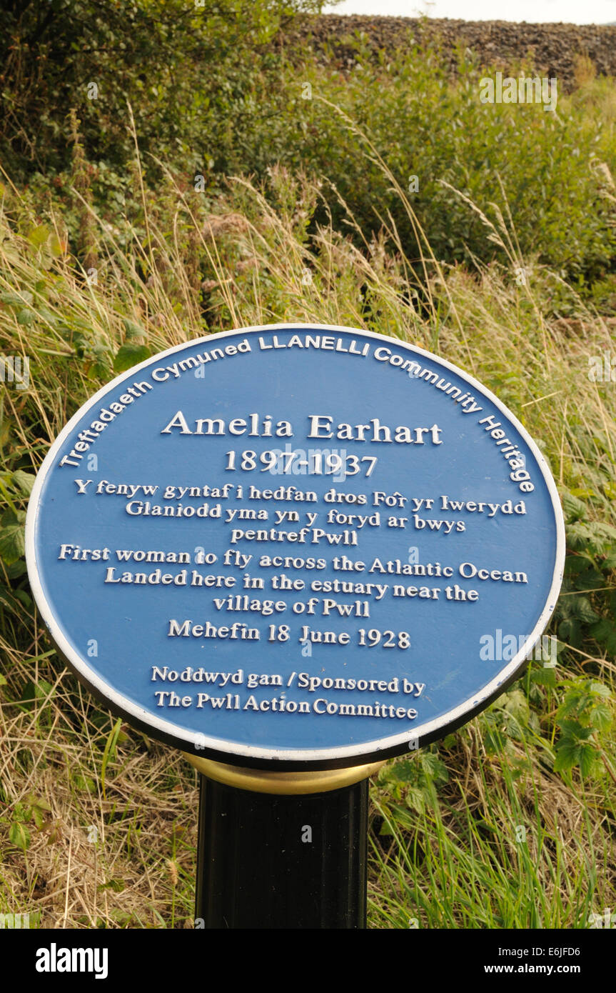 Memorial to amelia earhart hi-res stock photography and images - Alamy
