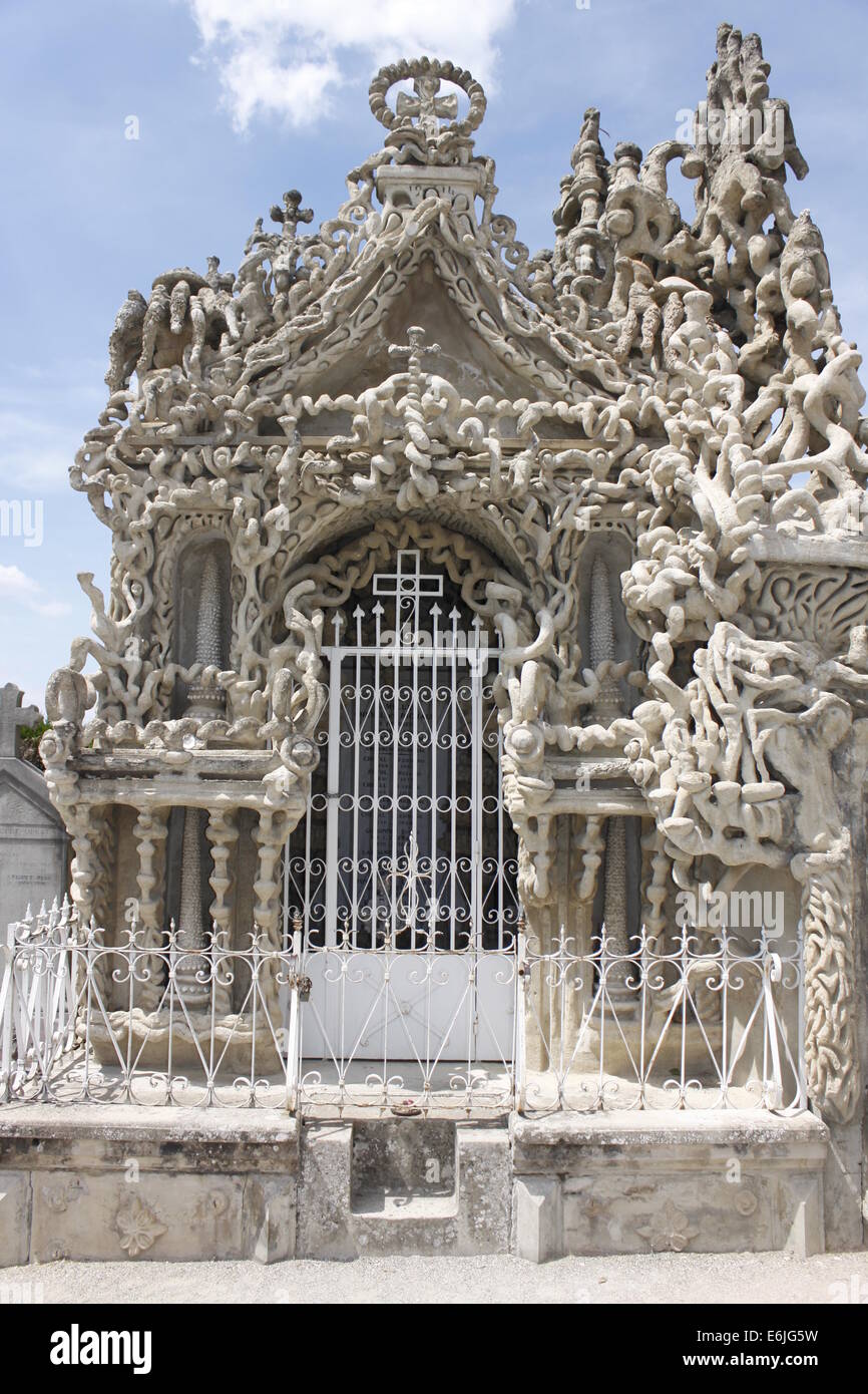 From 1879 to 1912, French postman Ferdinand Cheval built his Ideal ...