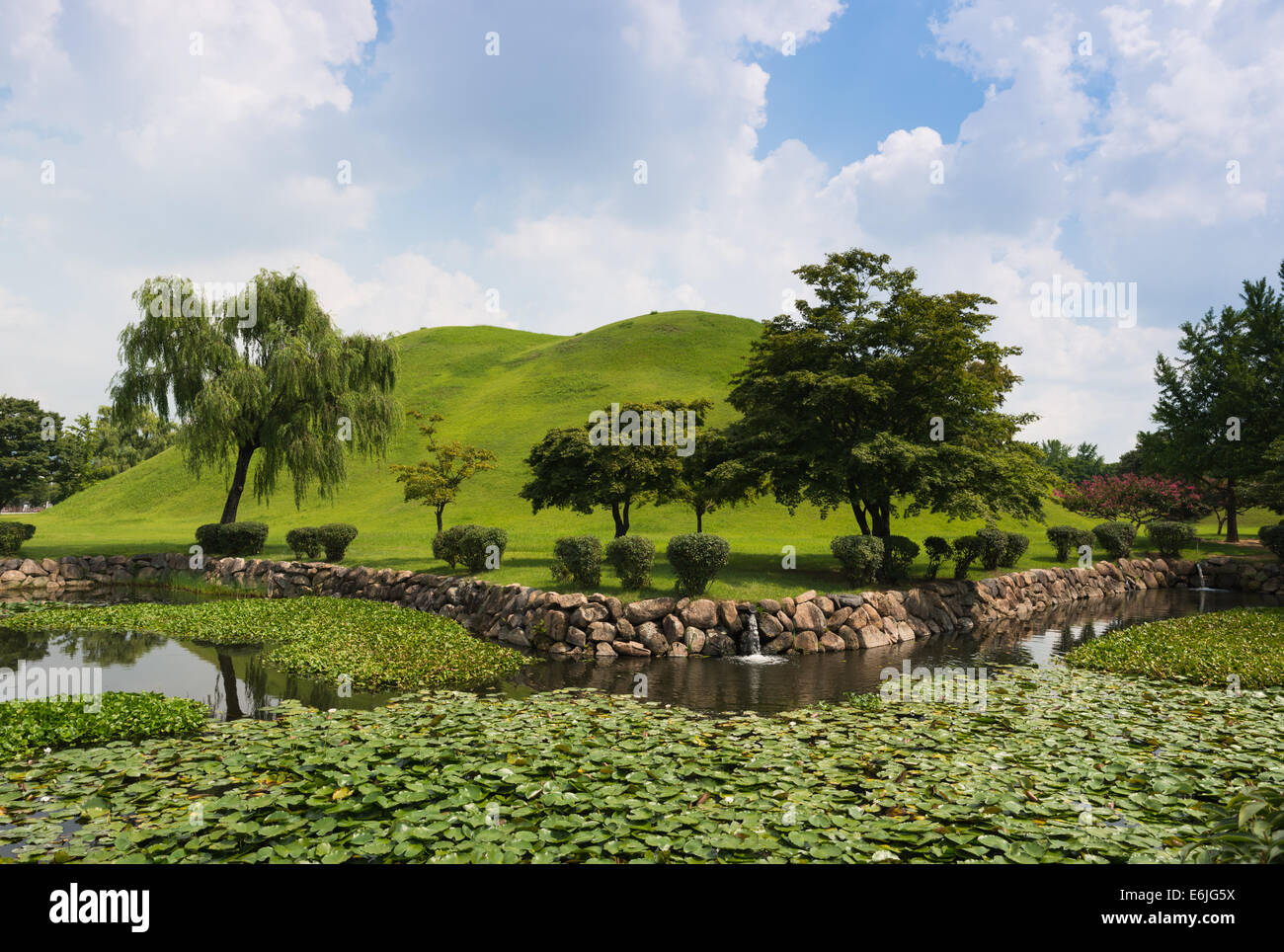 Kyongju, Tumuli Park, Shila Tombs. South Korea Stock Photo - Alamy