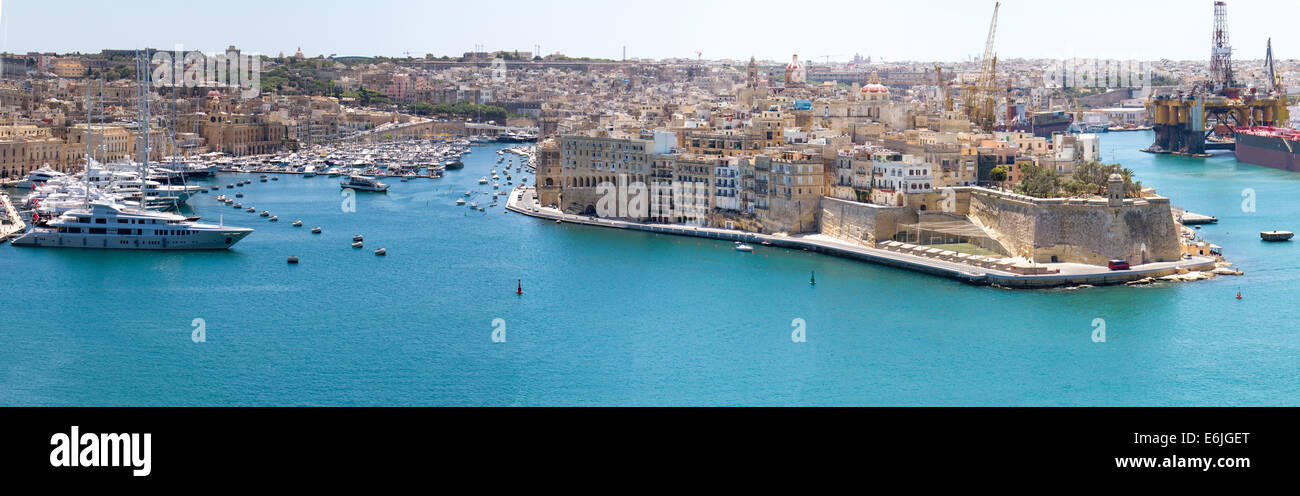 grand harbour from the Upper Barraka gardens Stock Photo - Alamy