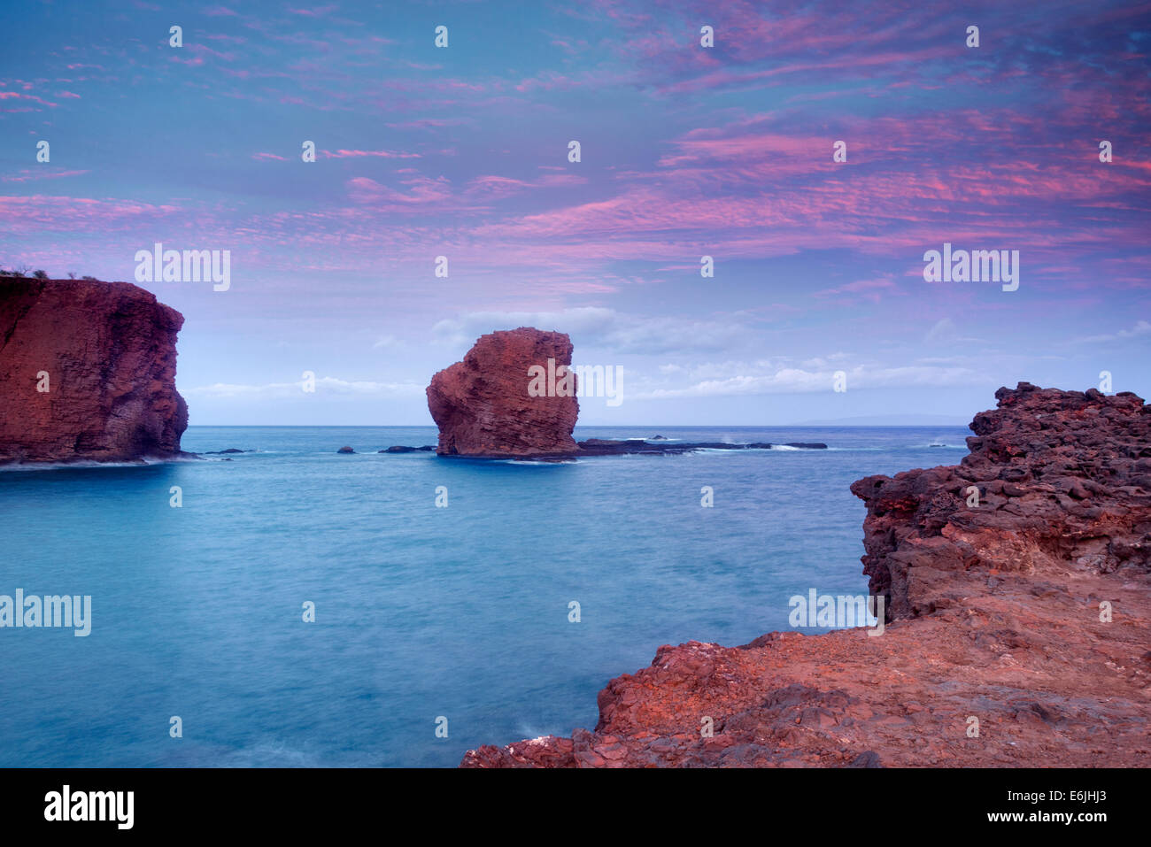 Hawaii with rock island hi-res stock photography and images - Alamy