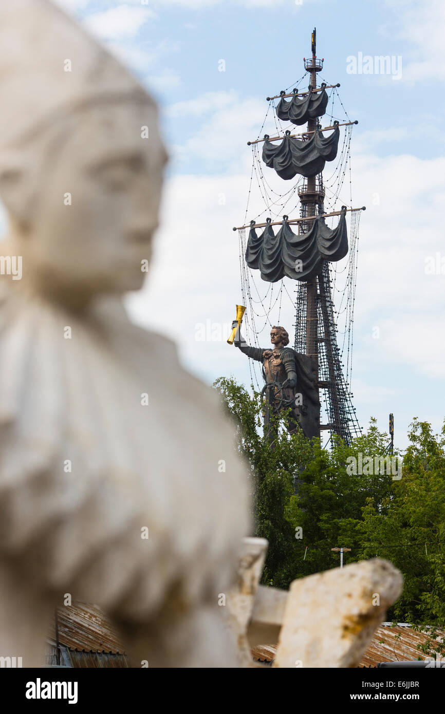 Statues in sculpture park of Gorky Park, Moscow, Russia Stock Photo - Alamy