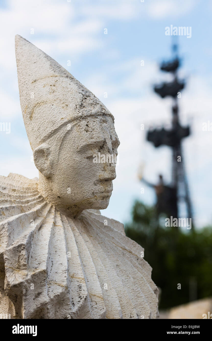 Statues in sculpture park of Gorky Park, Moscow, Russia Stock Photo - Alamy