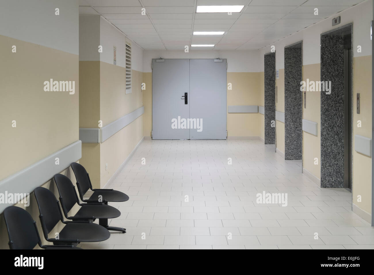 Office building hallway hi-res stock photography and images - Alamy