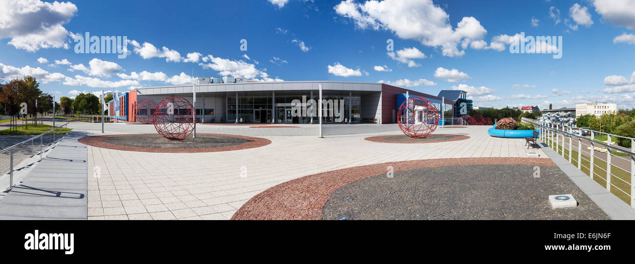 Swimming pool showers hi-res stock photography and images - Alamy