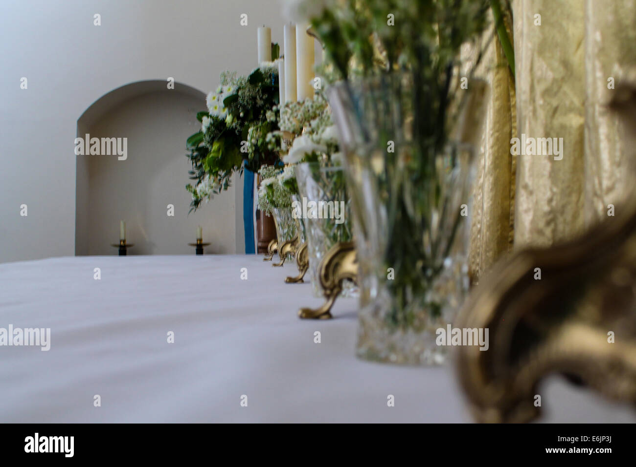 Pray altar hi-res stock photography and images - Alamy