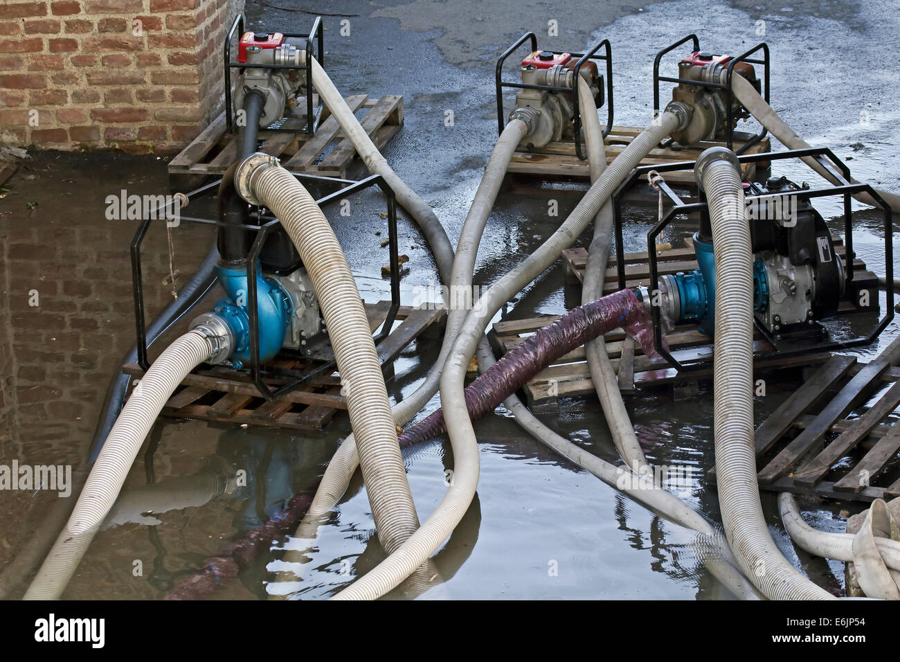 Industrial water pumps in pumping advancing floods Stock Photo - Alamy