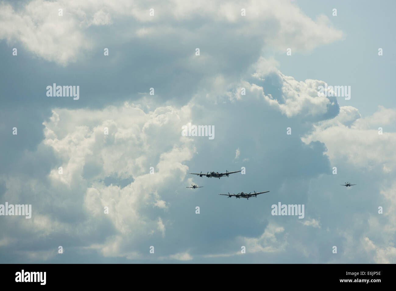 B&w aircraft avro lancaster hi-res stock photography and images - Alamy