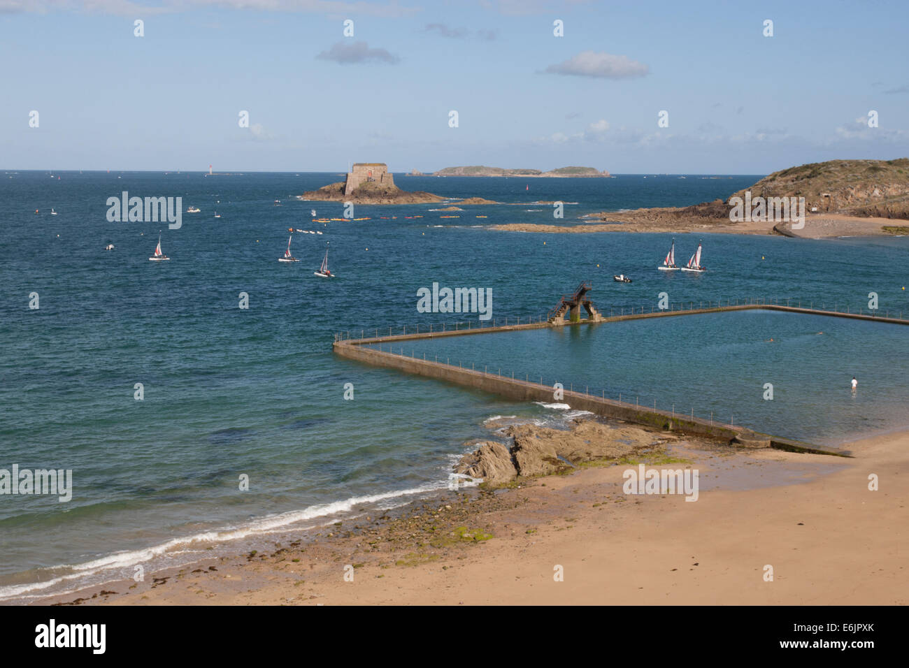 St malo sea seaside brittany france pool hi-res stock photography and ...