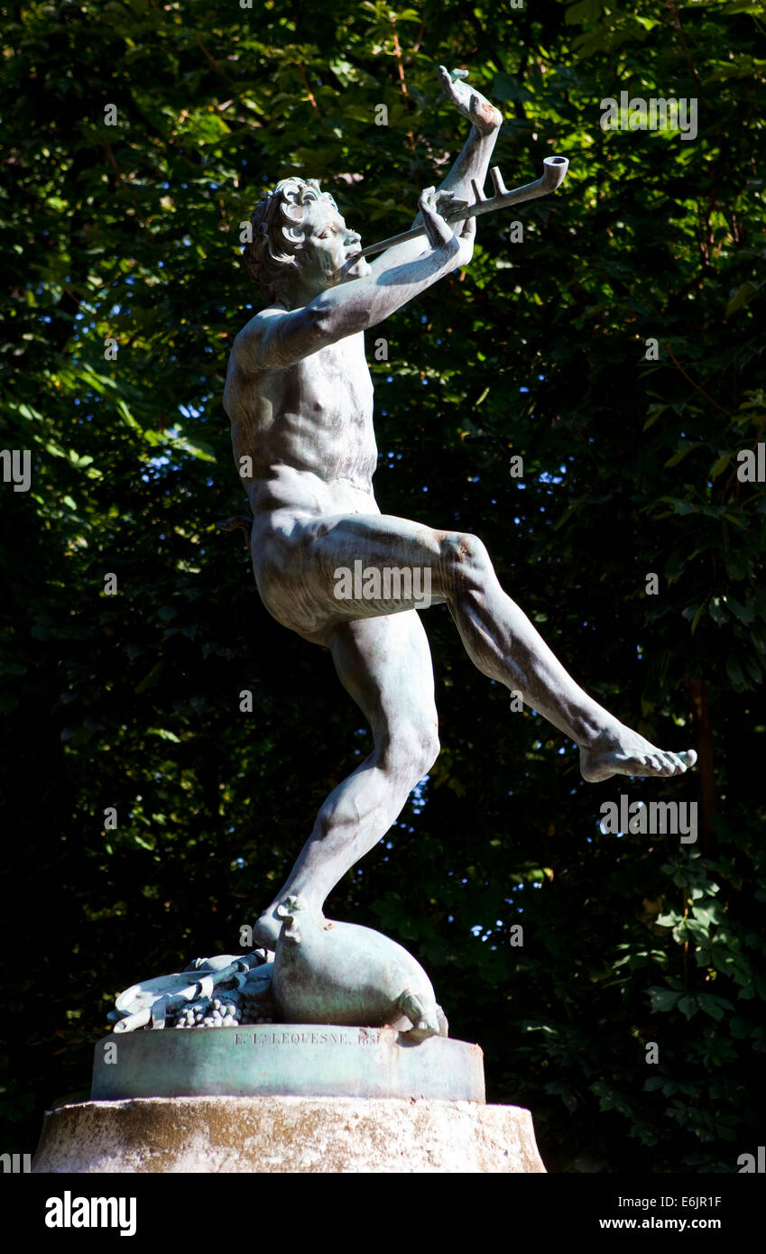 Faun statue hi-res stock photography and images - Alamy