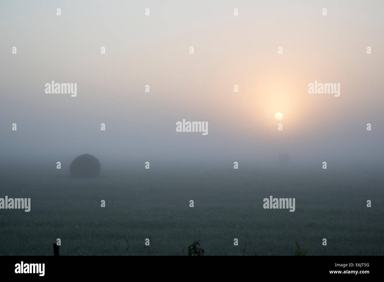 Rising sun in background hi-res stock photography and images - Alamy