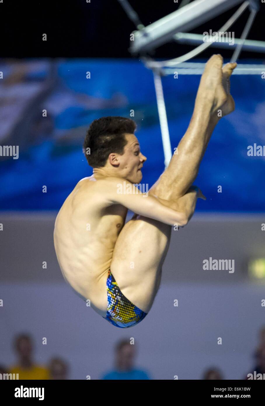 10 m platform hi-res stock photography and images - Alamy