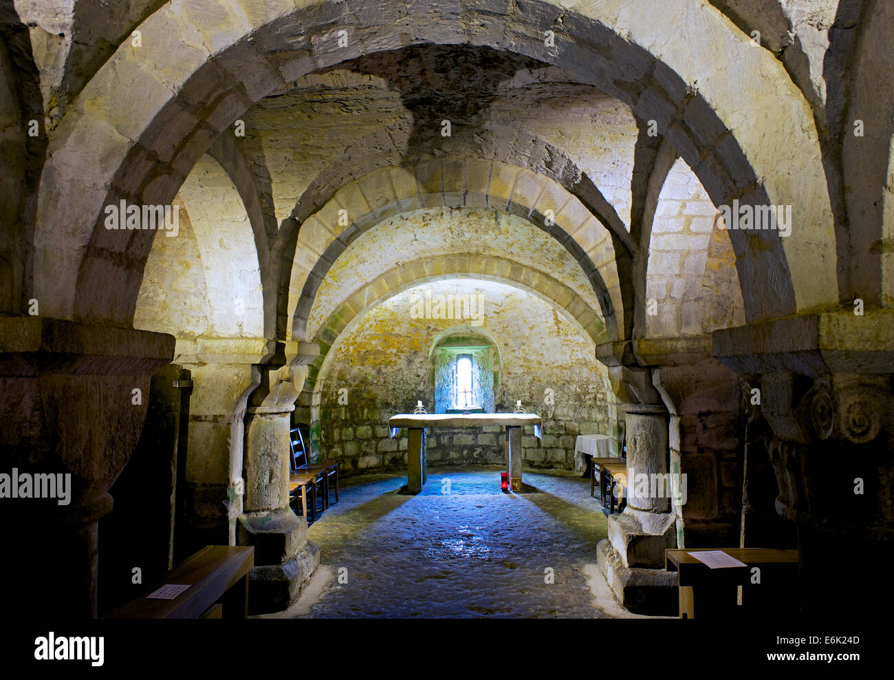 Crypt england uk hi-res stock photography and images - Alamy