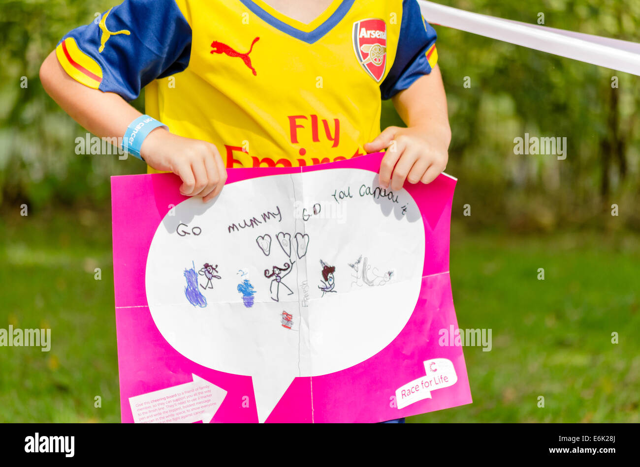 Boy holding a sign saying go mummy Race-for-Life UK Stock Photo - Alamy
