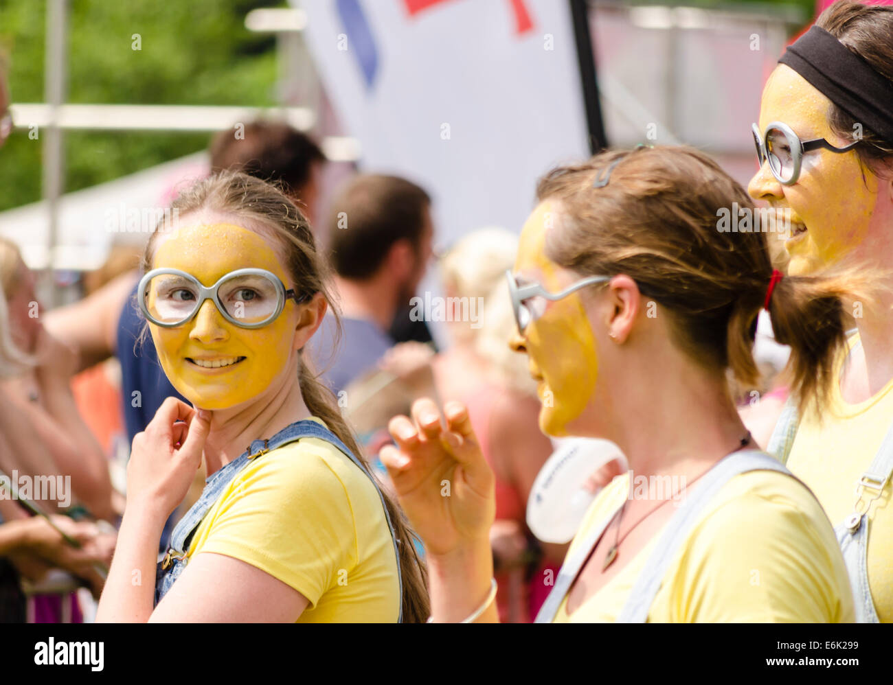 Women with painted faces hi-res stock photography and images - Alamy