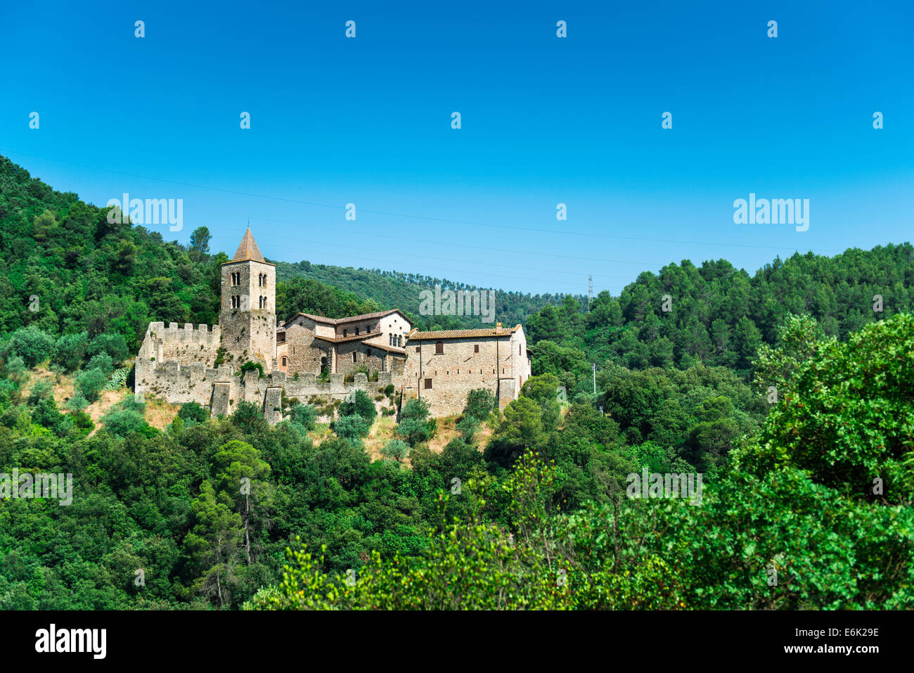 Ancient medieval wall italian castle hi-res stock photography and ...