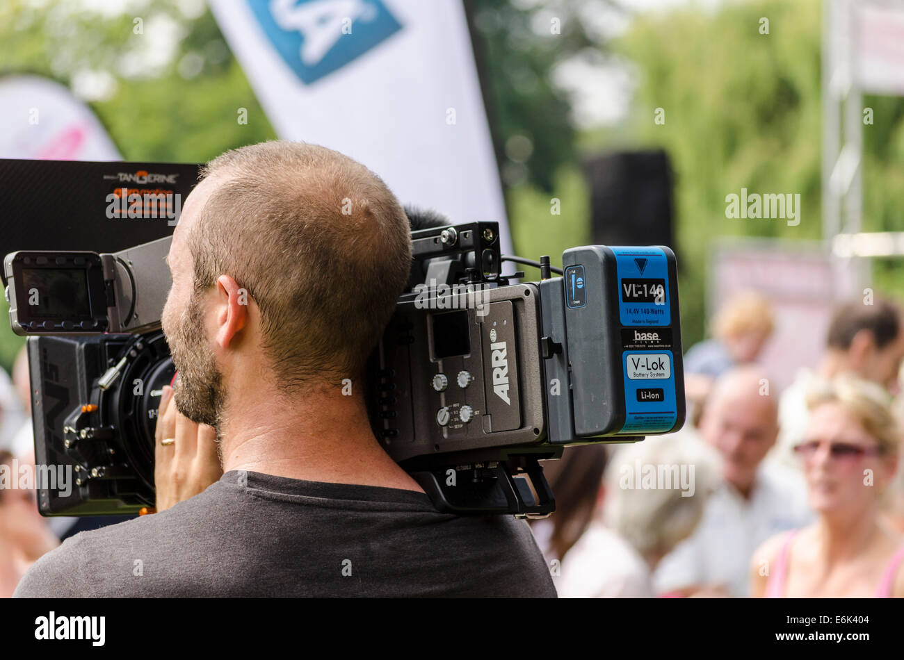 Filming cameraman hi-res stock photography and images - Alamy