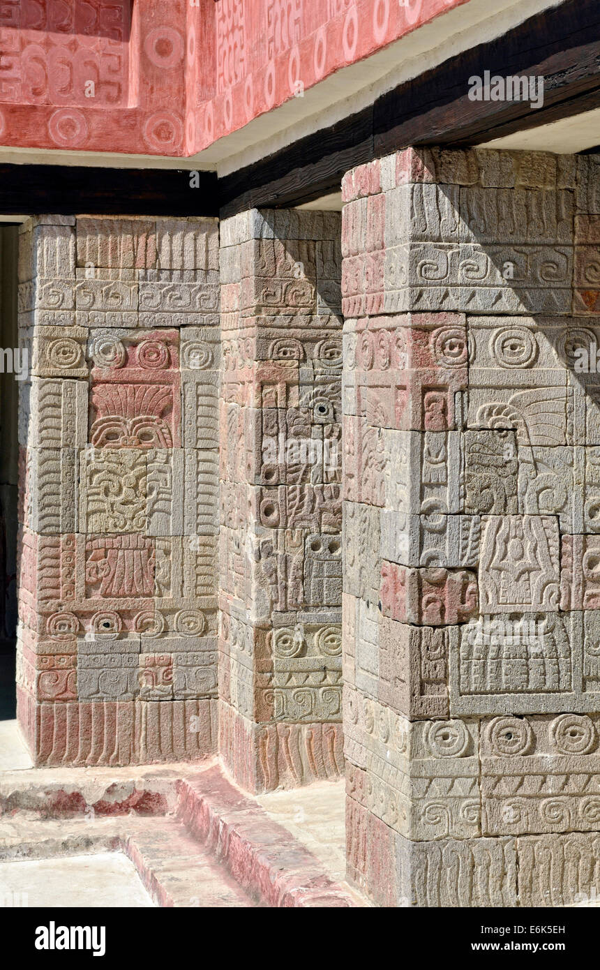 Courtyard with square relief columns in the Palacio de Quetzalpapalotl ...