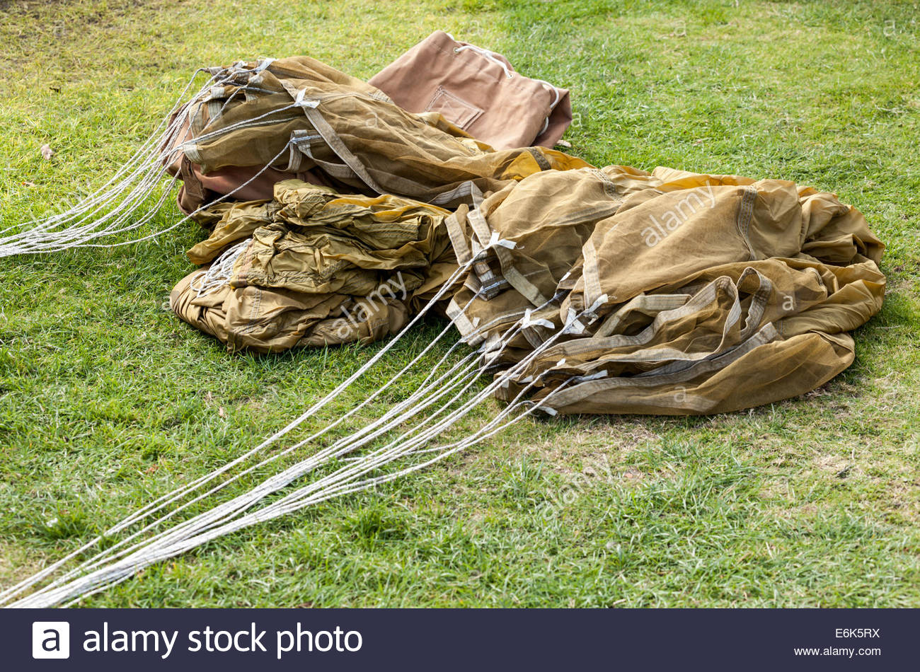 Parachute Ground Stock Photos & Parachute Ground Stock Images - Alamy