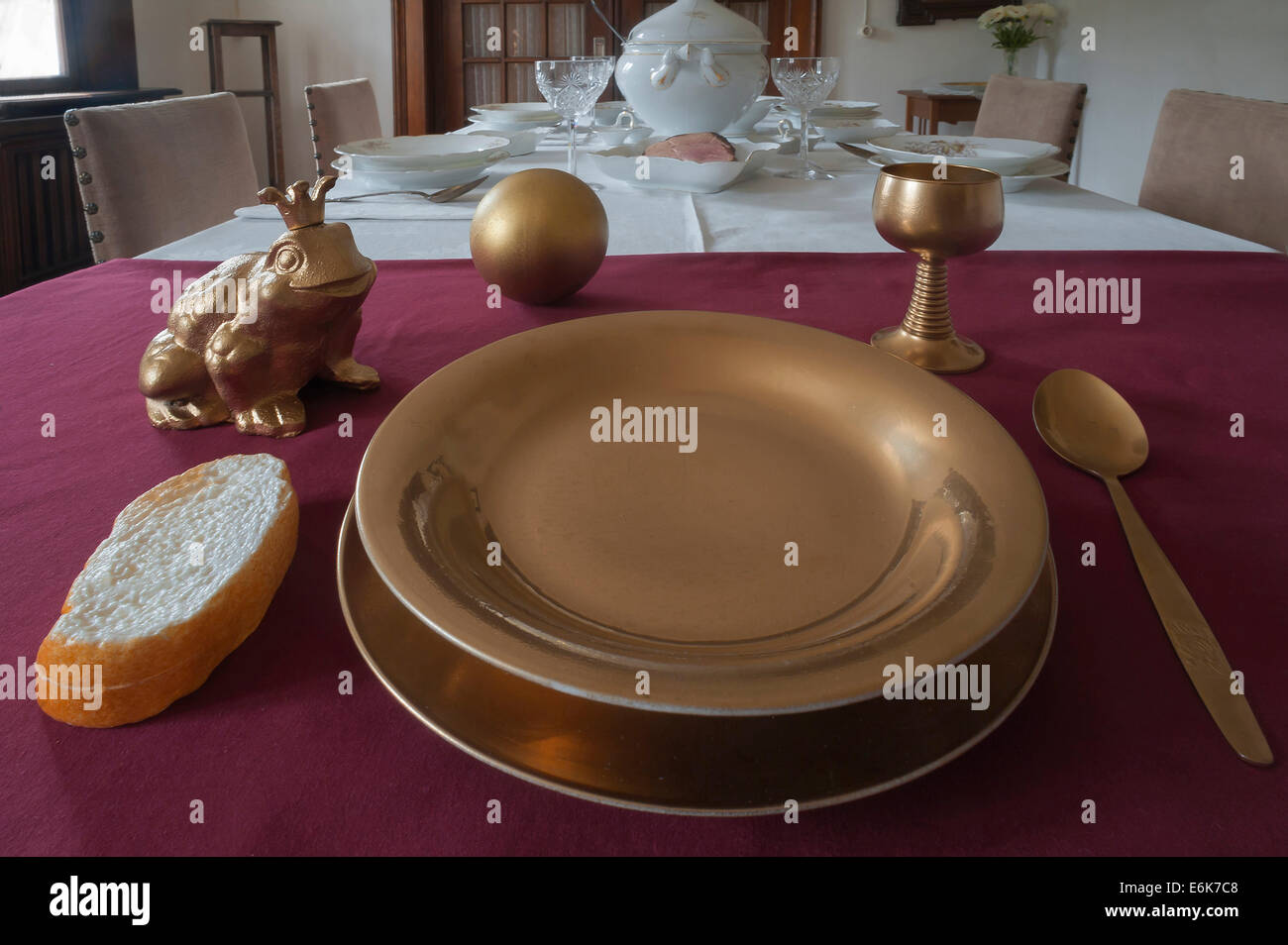 Golden Plate High Resolution Stock Photography and Images - Alamy