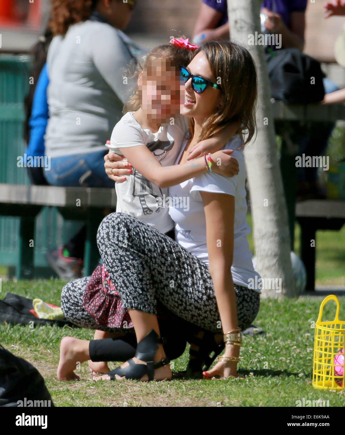 Jessica Alba and husband Cash Warren take daughters Honor and Haven ...