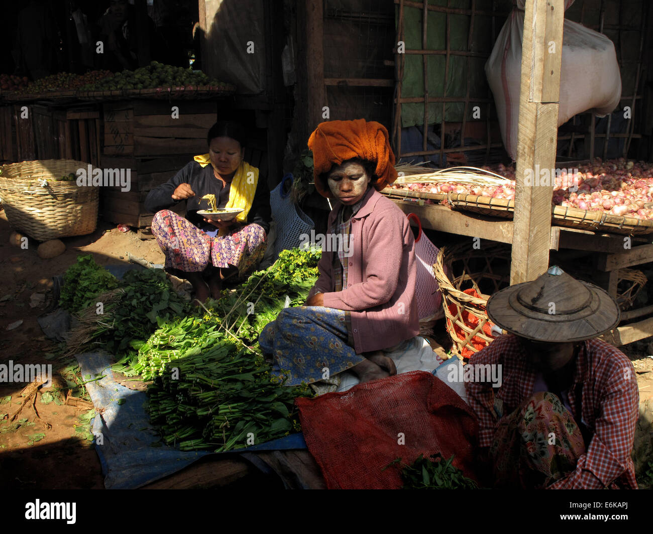 Poor people photos hi-res stock photography and images - Alamy