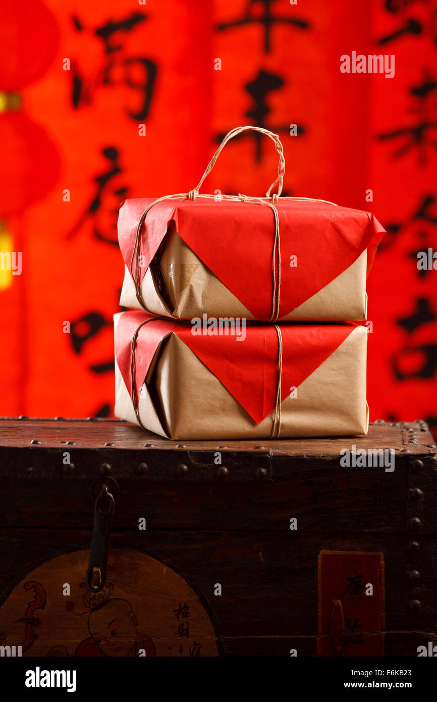 Wrapped boxes hi-res stock photography and images - Alamy