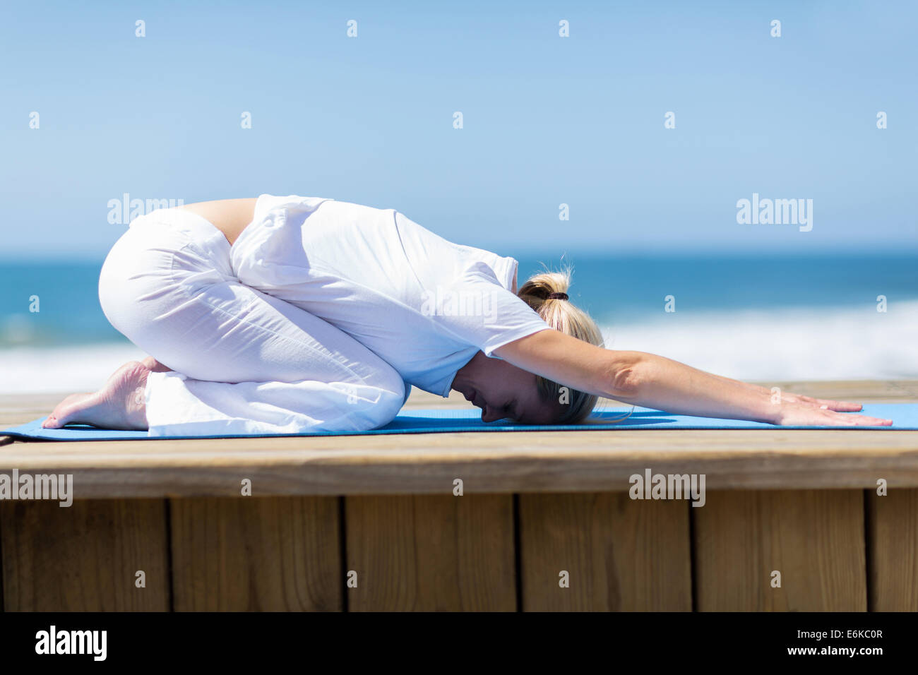 Lady stretching hi-res stock photography and images - Alamy