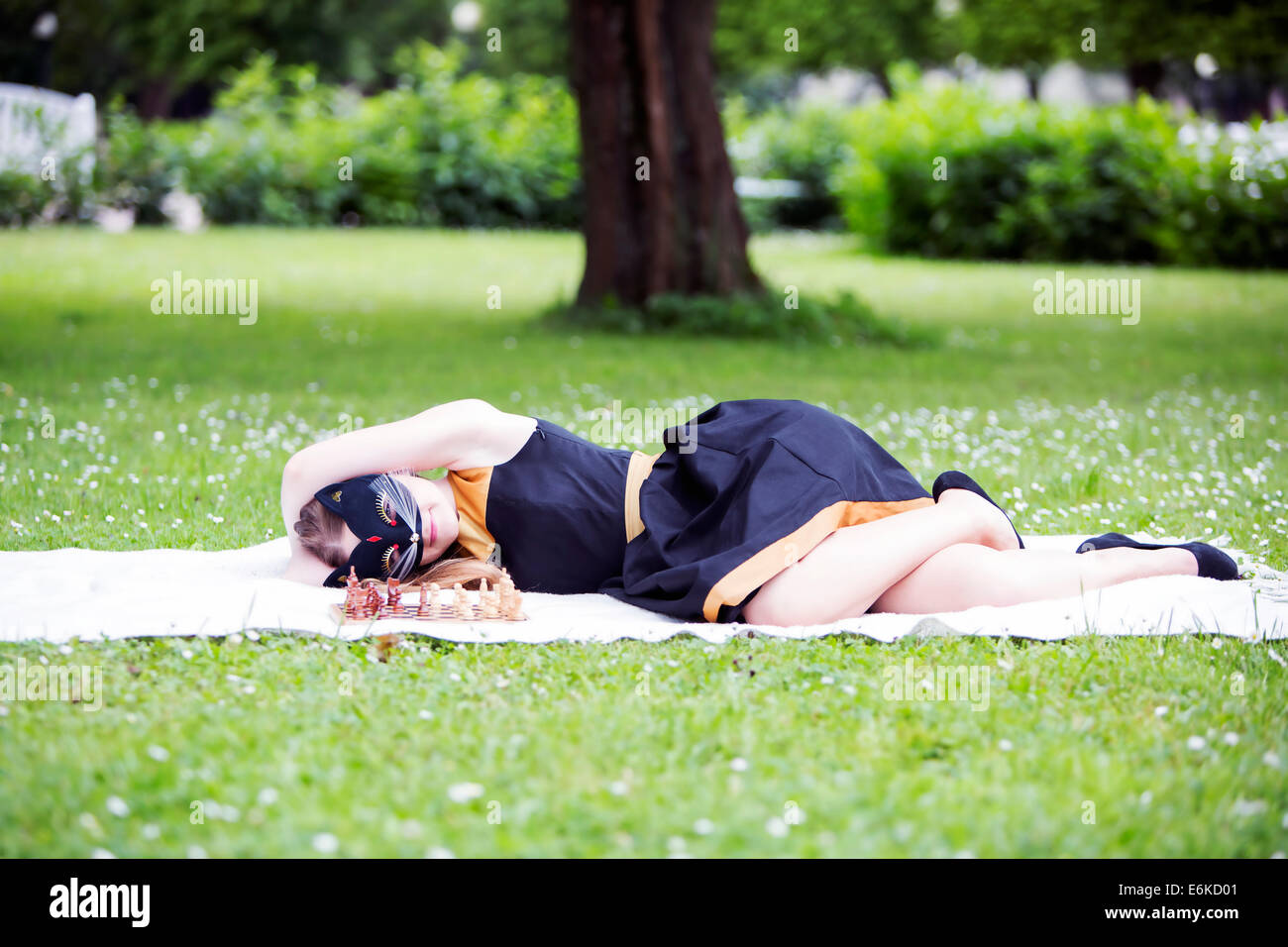 Lay on ground hi-res stock photography and images - Alamy