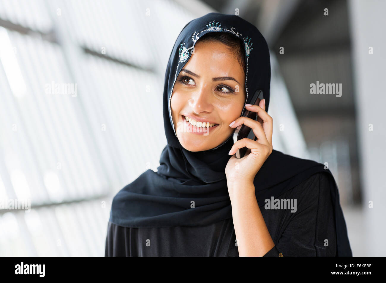 pretty middle eastern woman talking on mobile phone Stock Photo - Alamy