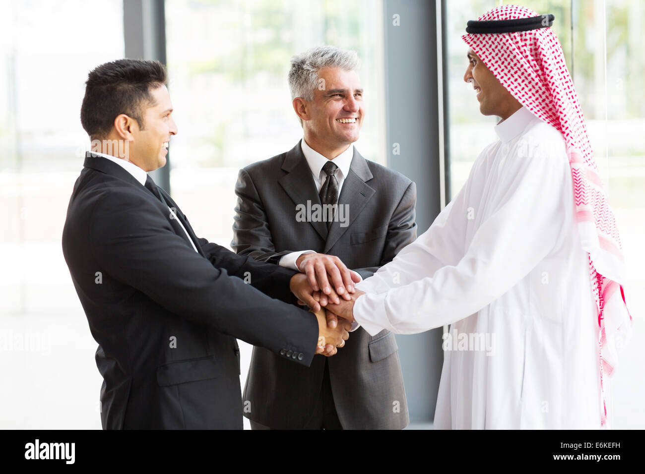 Teamwork multicultural hi-res stock photography and images - Alamy