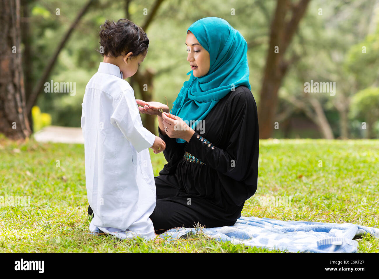 Saudi arabian boy hi-res stock photography and images - Alamy
