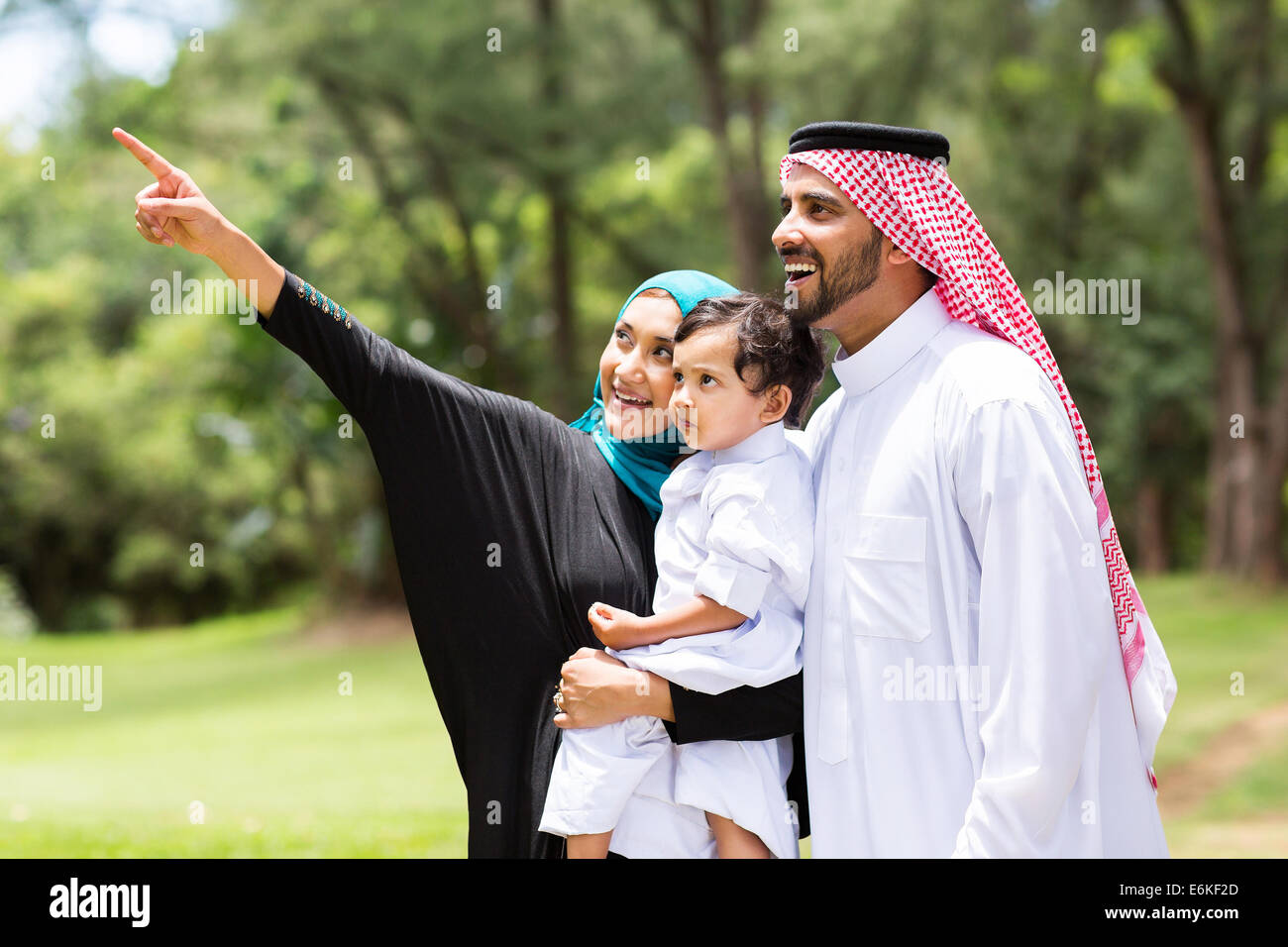 Saudi arabian family hi-res stock photography and images - Alamy