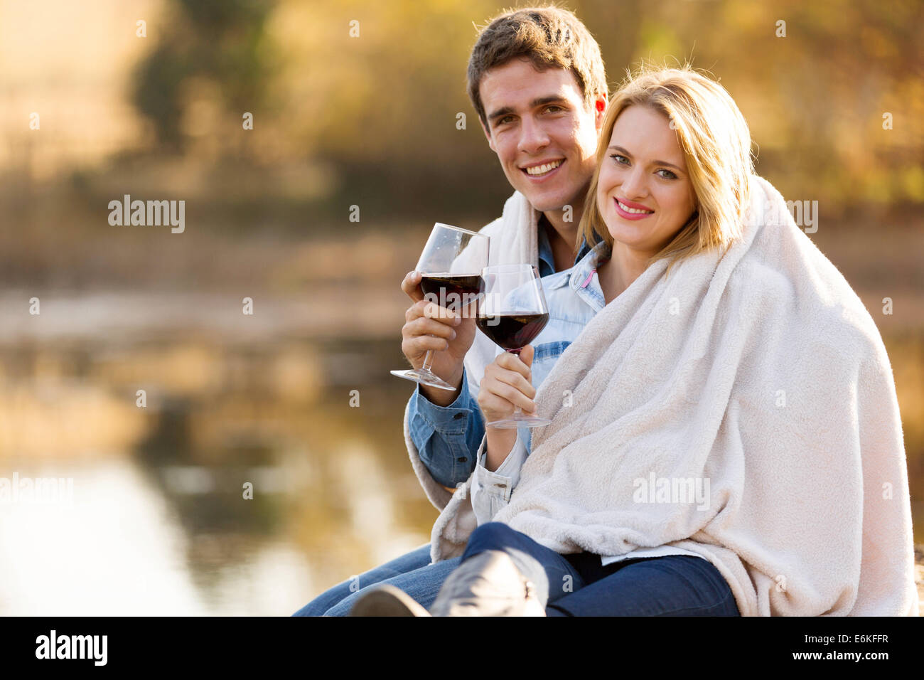 Snuggle hi-res stock photography and images - Alamy