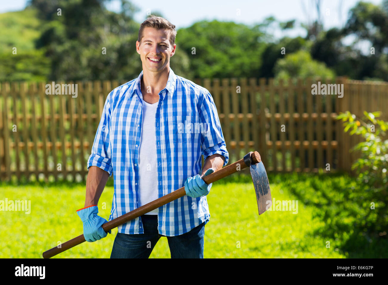 Man with a hoe hi-res stock photography and images - Alamy