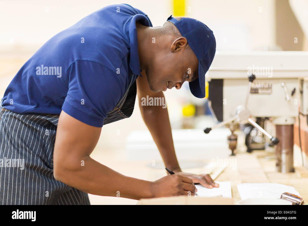African carpenter workshop hi-res stock photography and images - Alamy