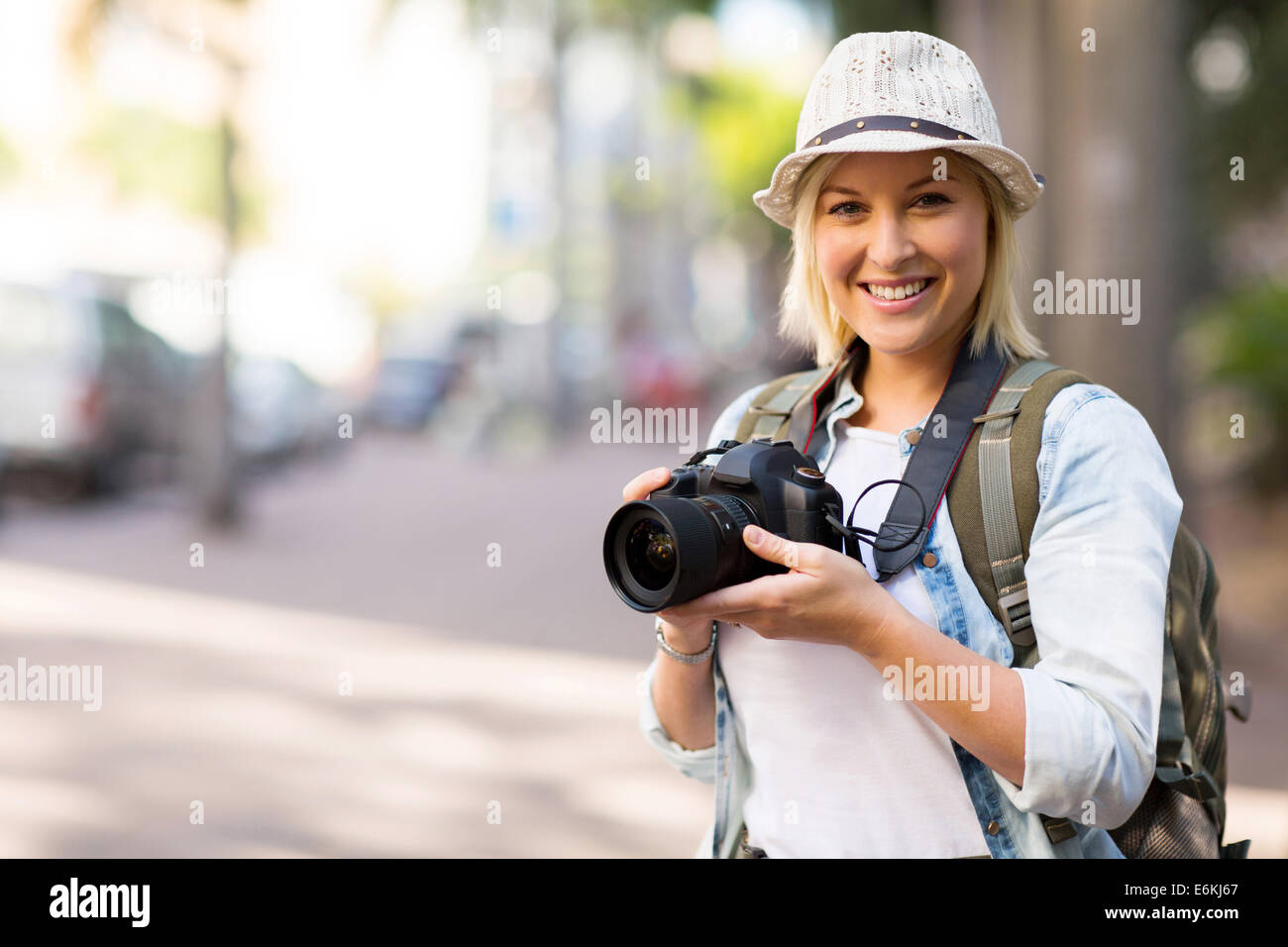 beautiful tourist holding camera in the city Stock Photo - Alamy