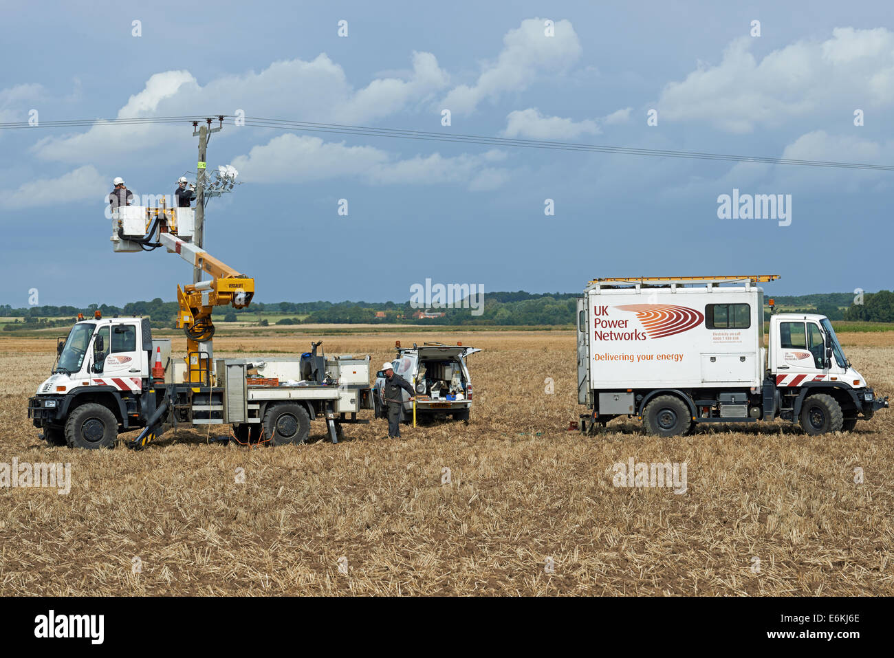 Electric power networks hi-res stock photography and images - Alamy