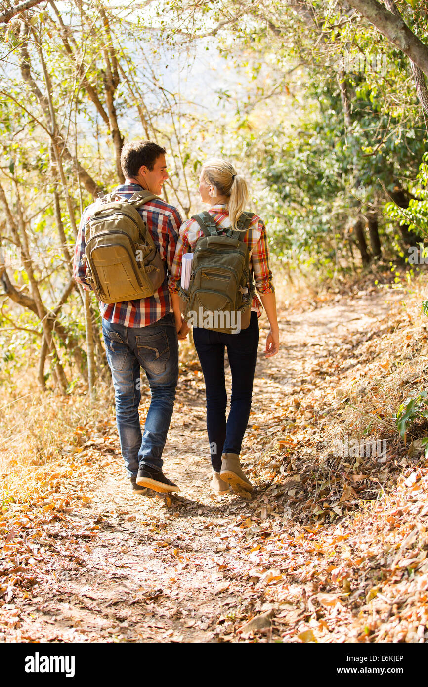 Walking couple hi-res stock photography and images - Alamy