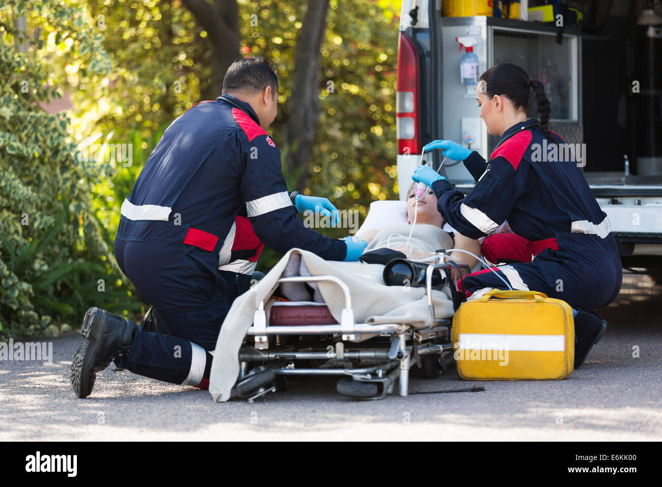 team of emergency medical staff rescuing patient Stock Photo - Alamy