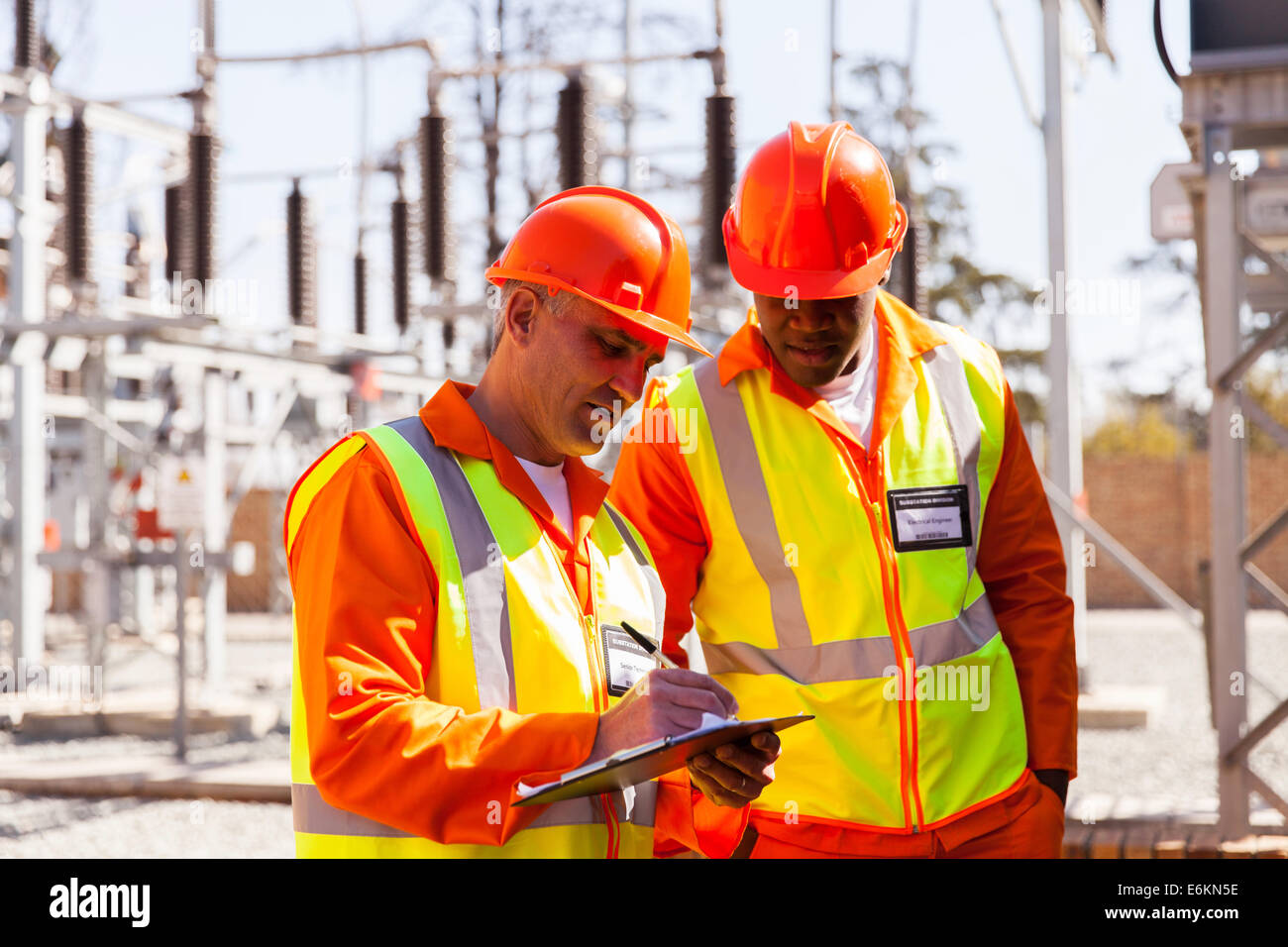 Technician writing hi-res stock photography and images - Alamy