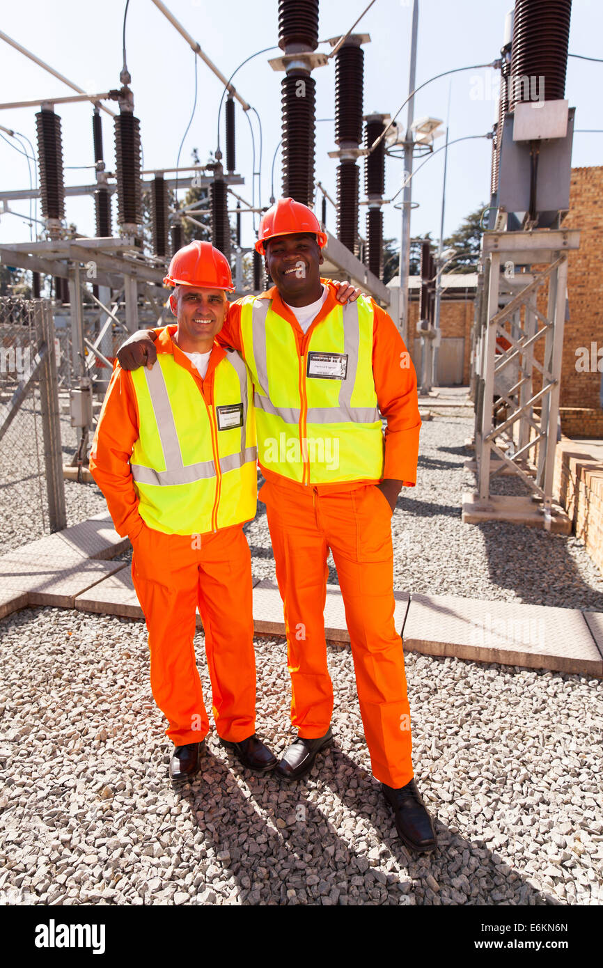 Electricity workers hi-res stock photography and images - Alamy