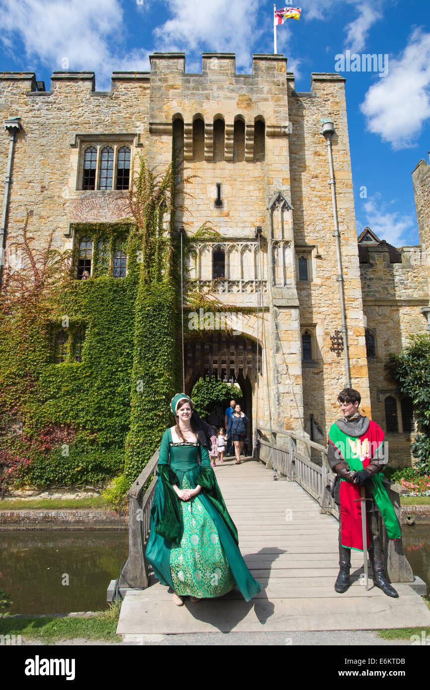 Tudor actors hi-res stock photography and images - Alamy