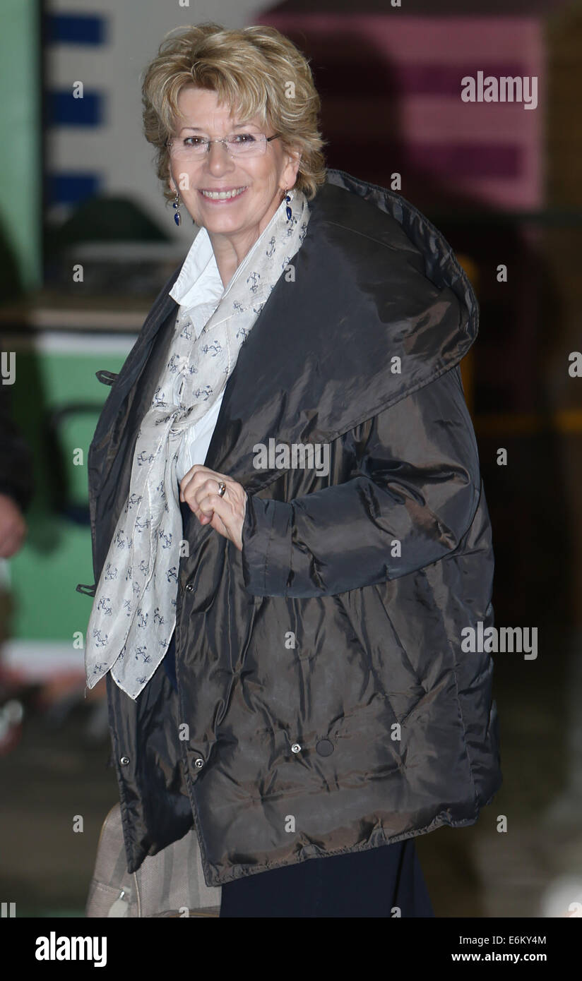 Elizabeth estensen outside itv studios hi-res stock photography and ...