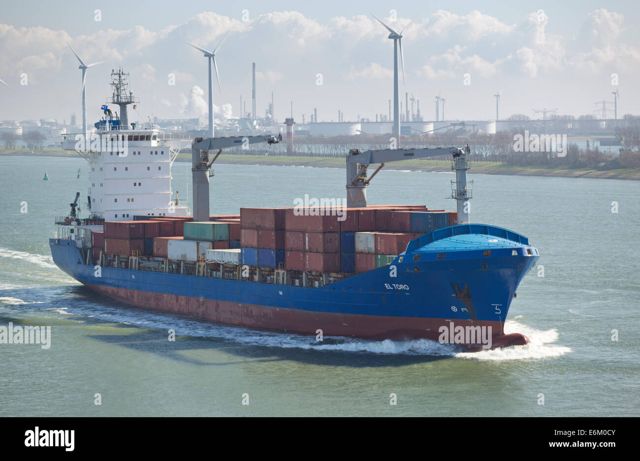 Container ship El Toro from Hong Kong on the Nieuwe Waterweg leaving ...