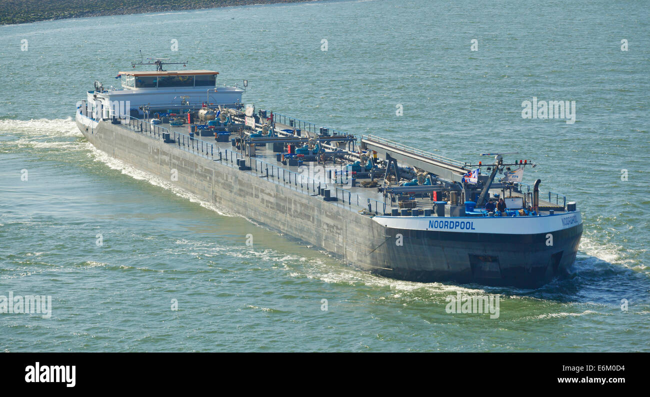 Oil Tanker Noordpool turning in the Nieuwe Waterweg at Hoek van Holland ...