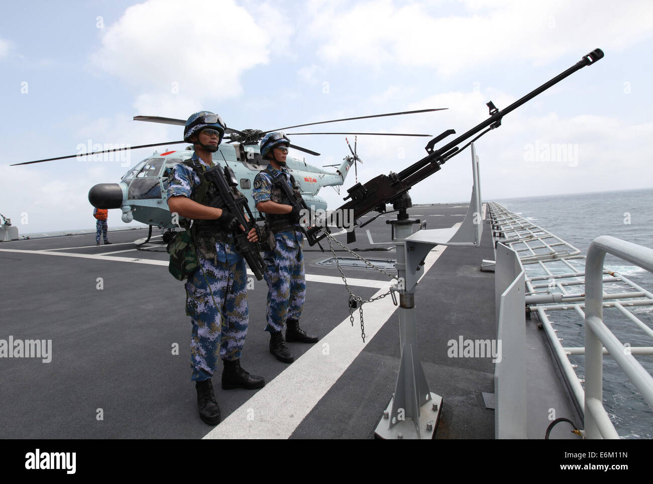 Chinese navy amphibious landing hi-res stock photography and images - Alamy