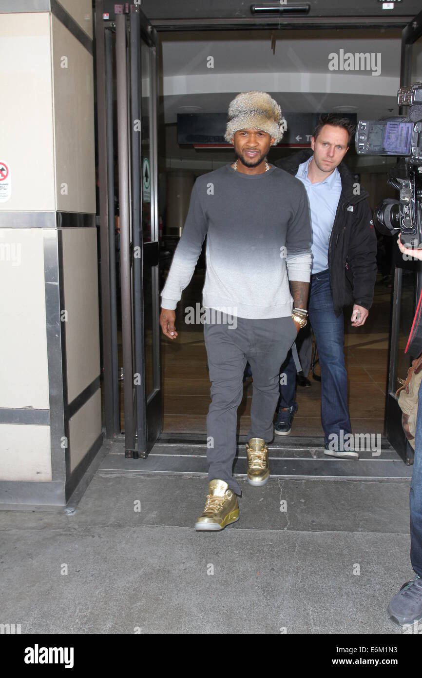 Usher arrives at Los Angeles International Airport (LAX) wearing gold ...